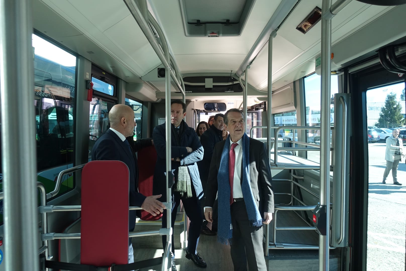 Vigo renueva su flota con 29 autobuses nuevos de Mercedes y Volvo ...