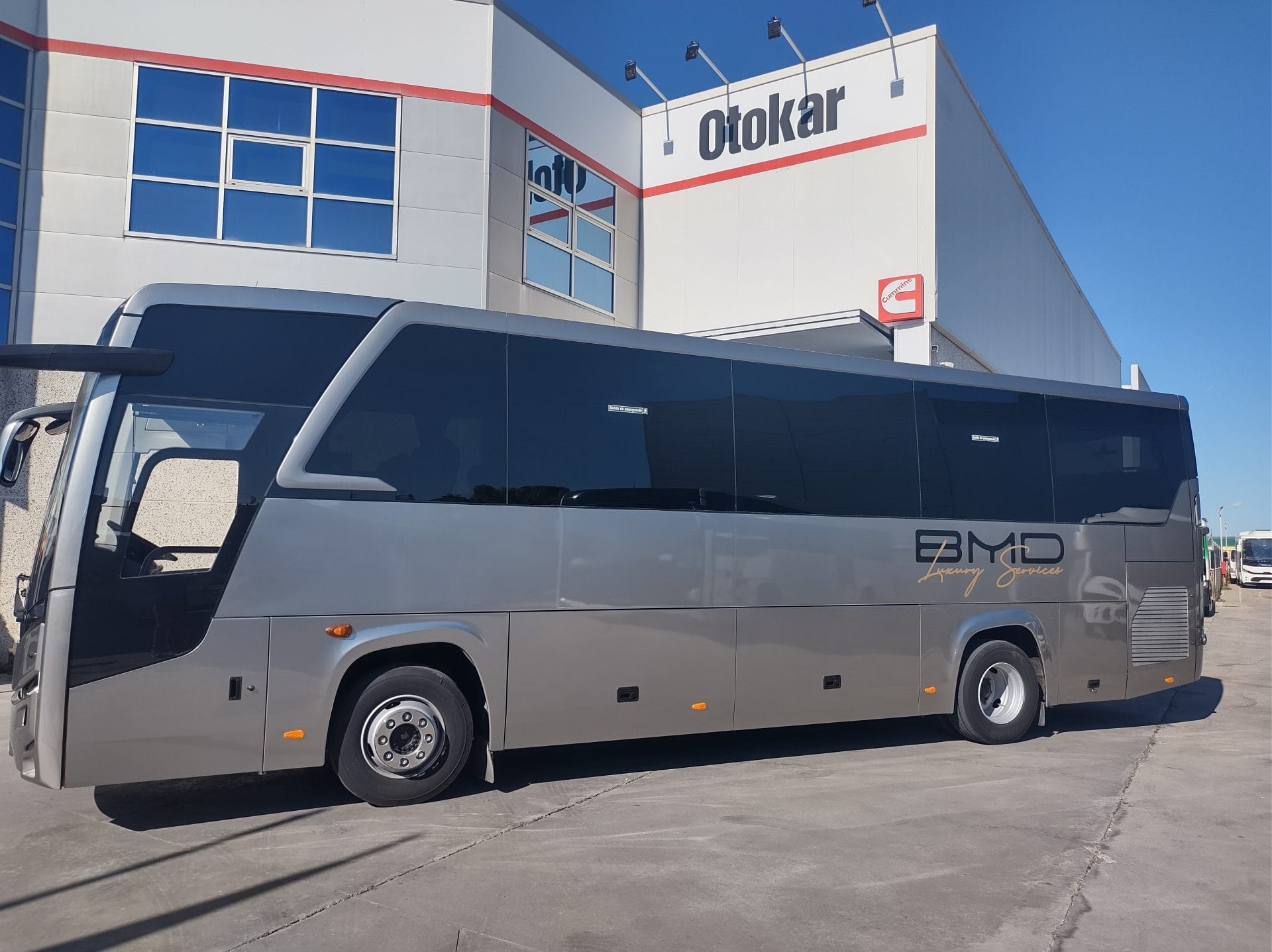 Somauto Refuerza la Exclusividad de Somos Be My Driver con la Entrega de un Ulyso T - CARRIL BUS