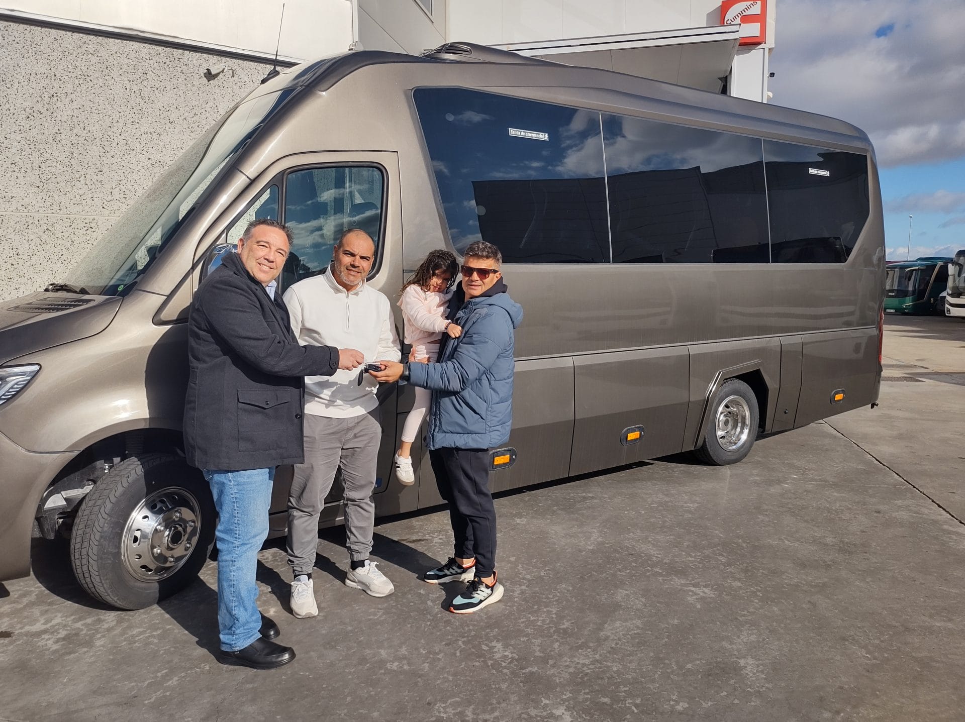 Tekaydinlar entrega un microbús ZACOR a la empresa CostaSol
