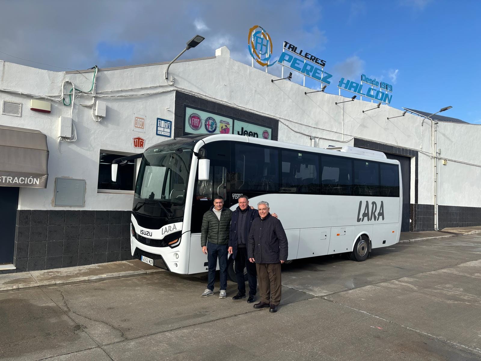 Autocares Lara S.L. recibe su nuevo Isuzu Grand Toro